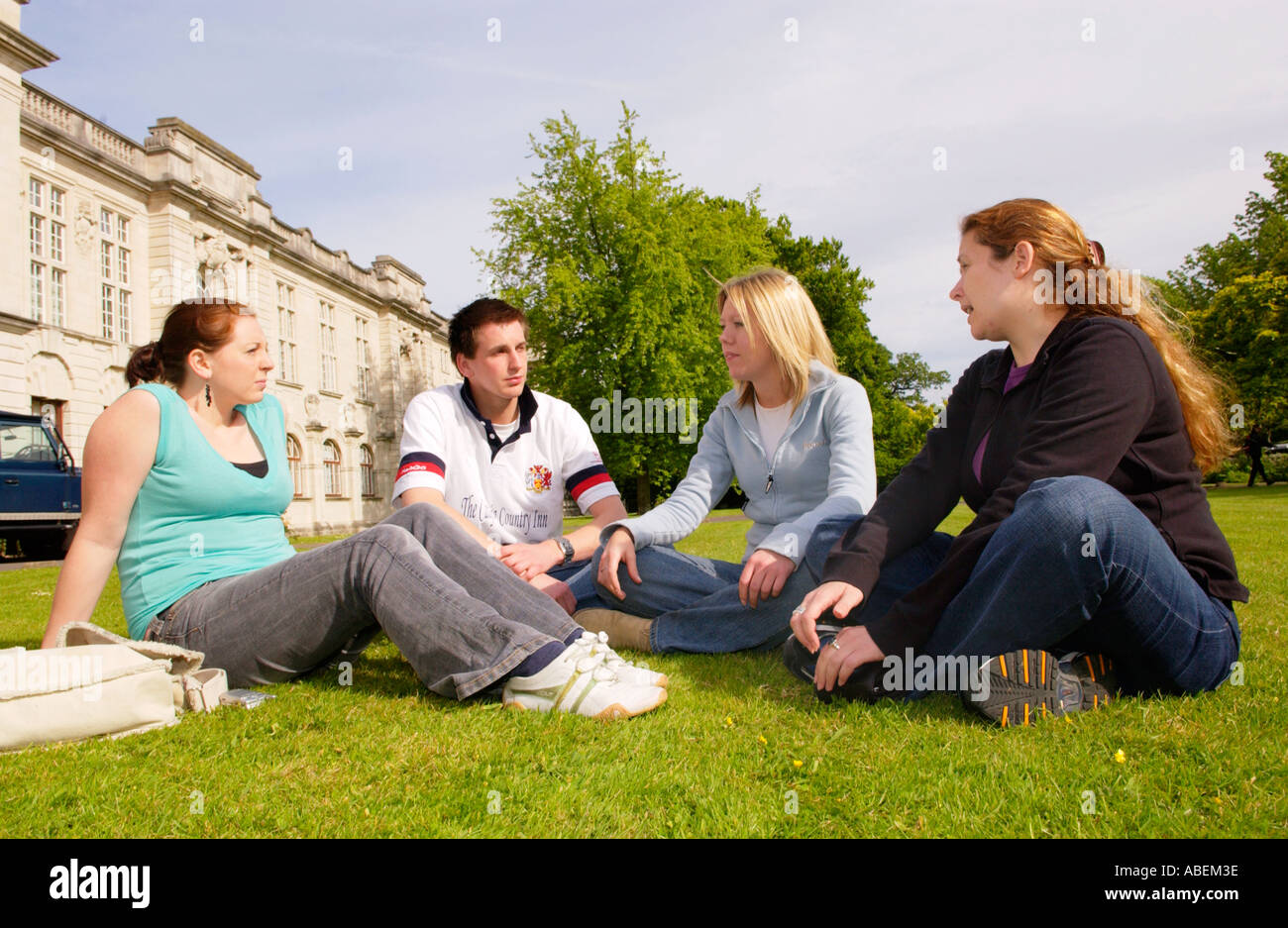 Uk university students campus hi-res stock photography and images - Alamy