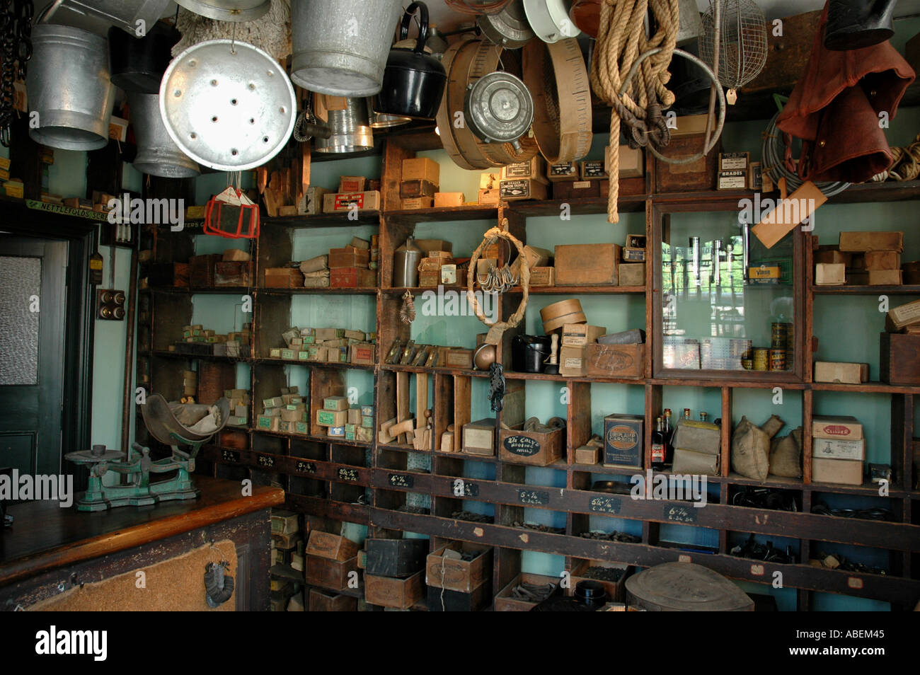 Hardware store uk inside hi-res stock photography and images - Alamy