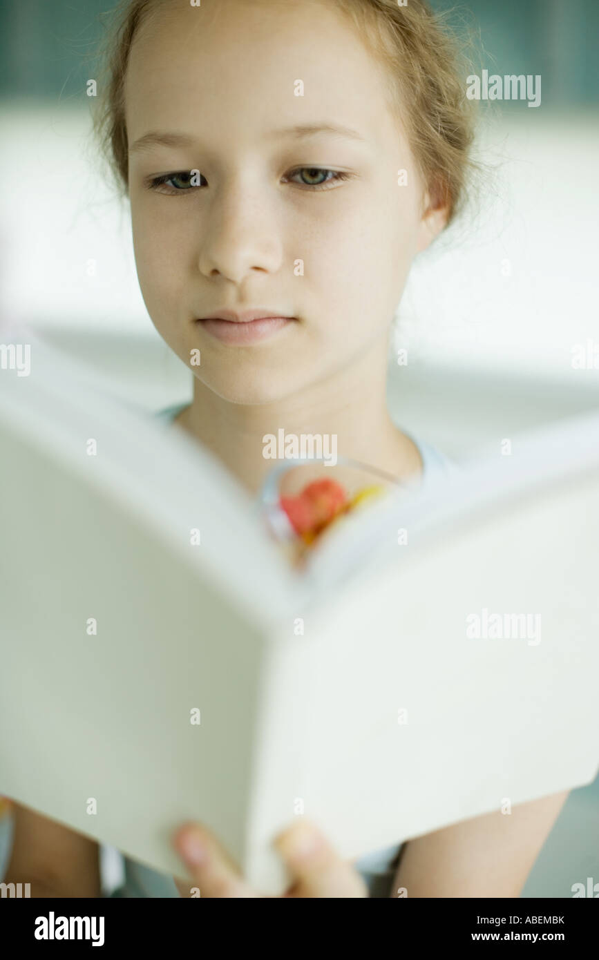 Girl reading book Stock Photo - Alamy