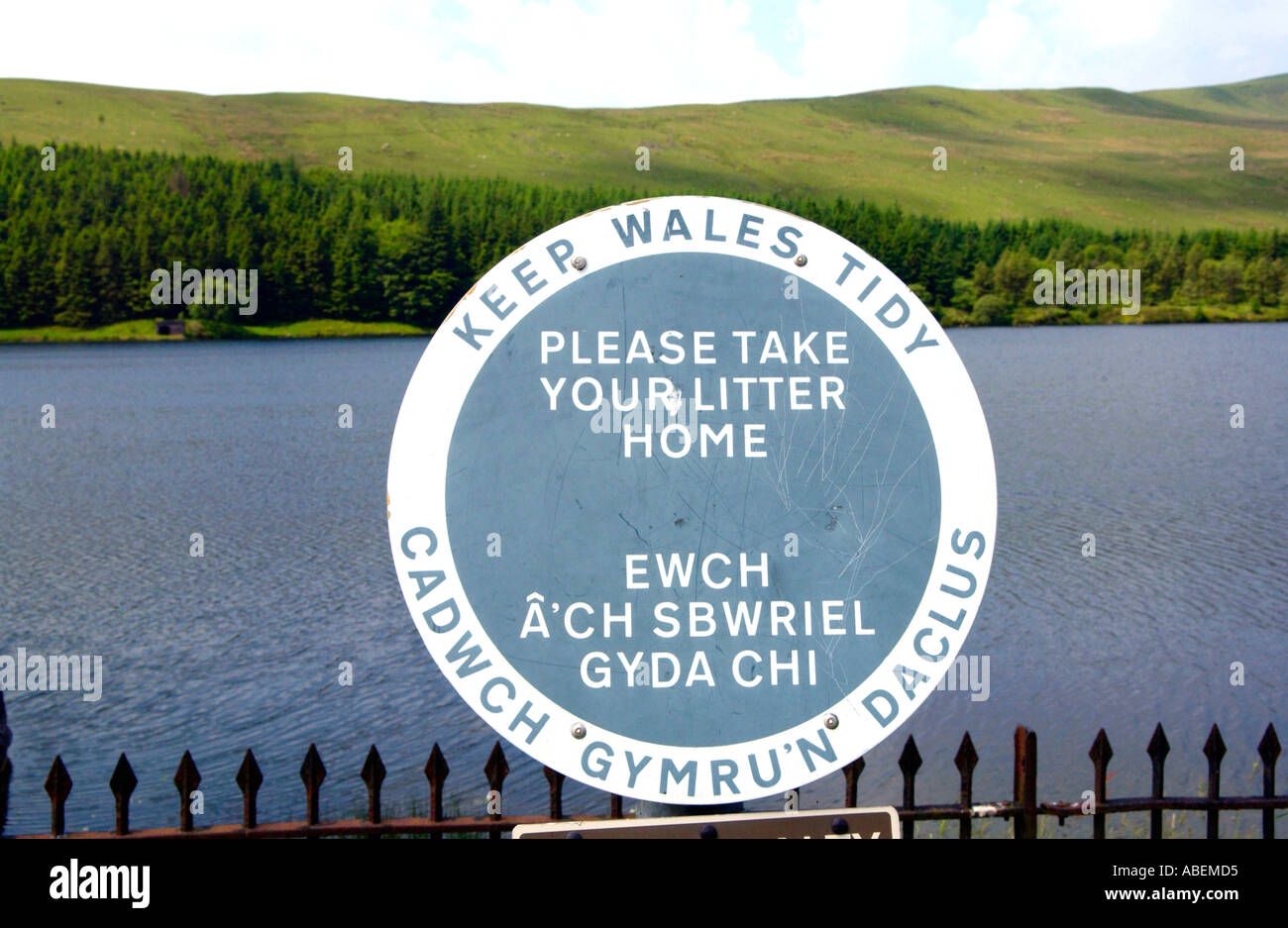 Bilingual welsh english tourism signs High Resolution Stock Photography ...