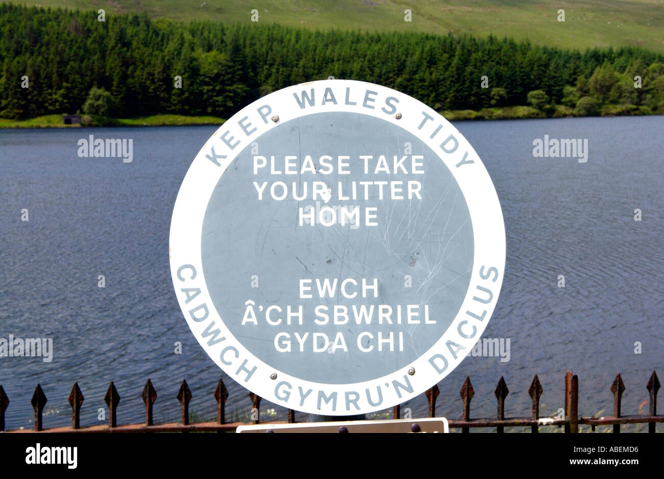 Bilingual welsh english tourism signs High Resolution Stock Photography ...