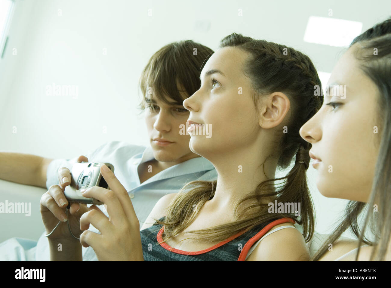 Teenagers with digital cameras hi-res stock photography and images - Alamy