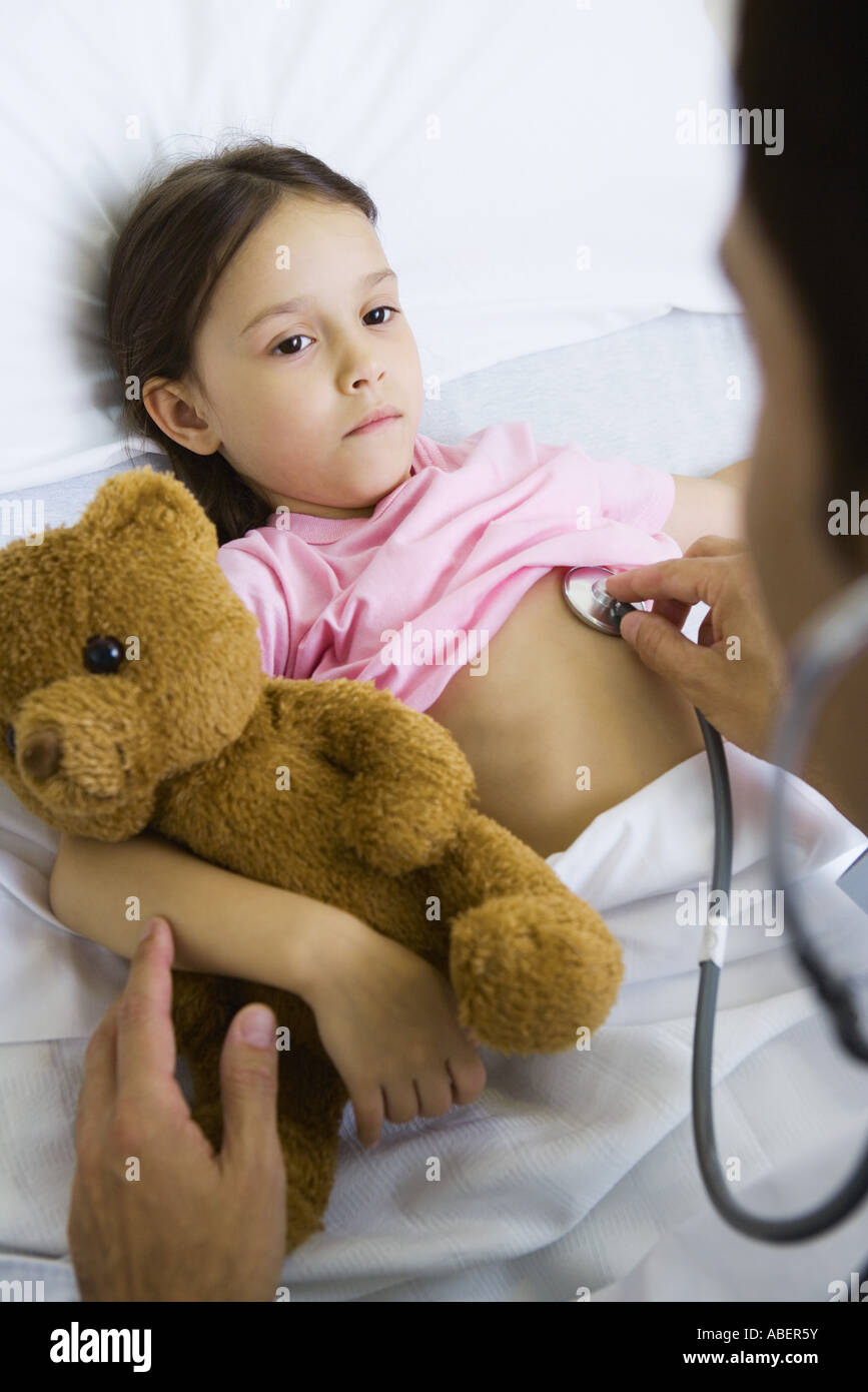 Doctor listening to child's chest with stethoscope Stock Photo - Alamy