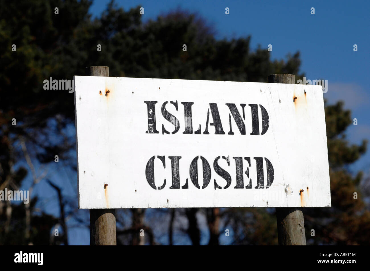 Island closed sign Stock Photo - Alamy
