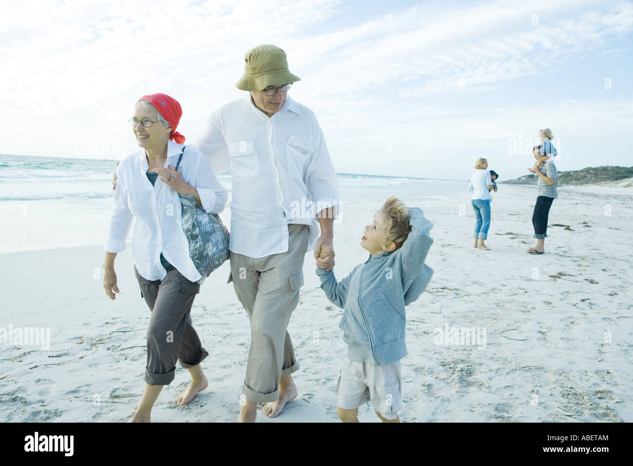 Three generations women on beach hi-res stock photography and images ...