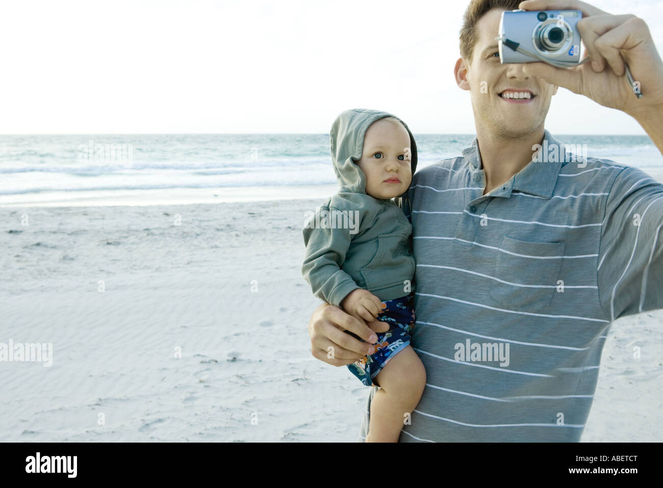 Man holding baby looking through hi-res stock photography and images ...
