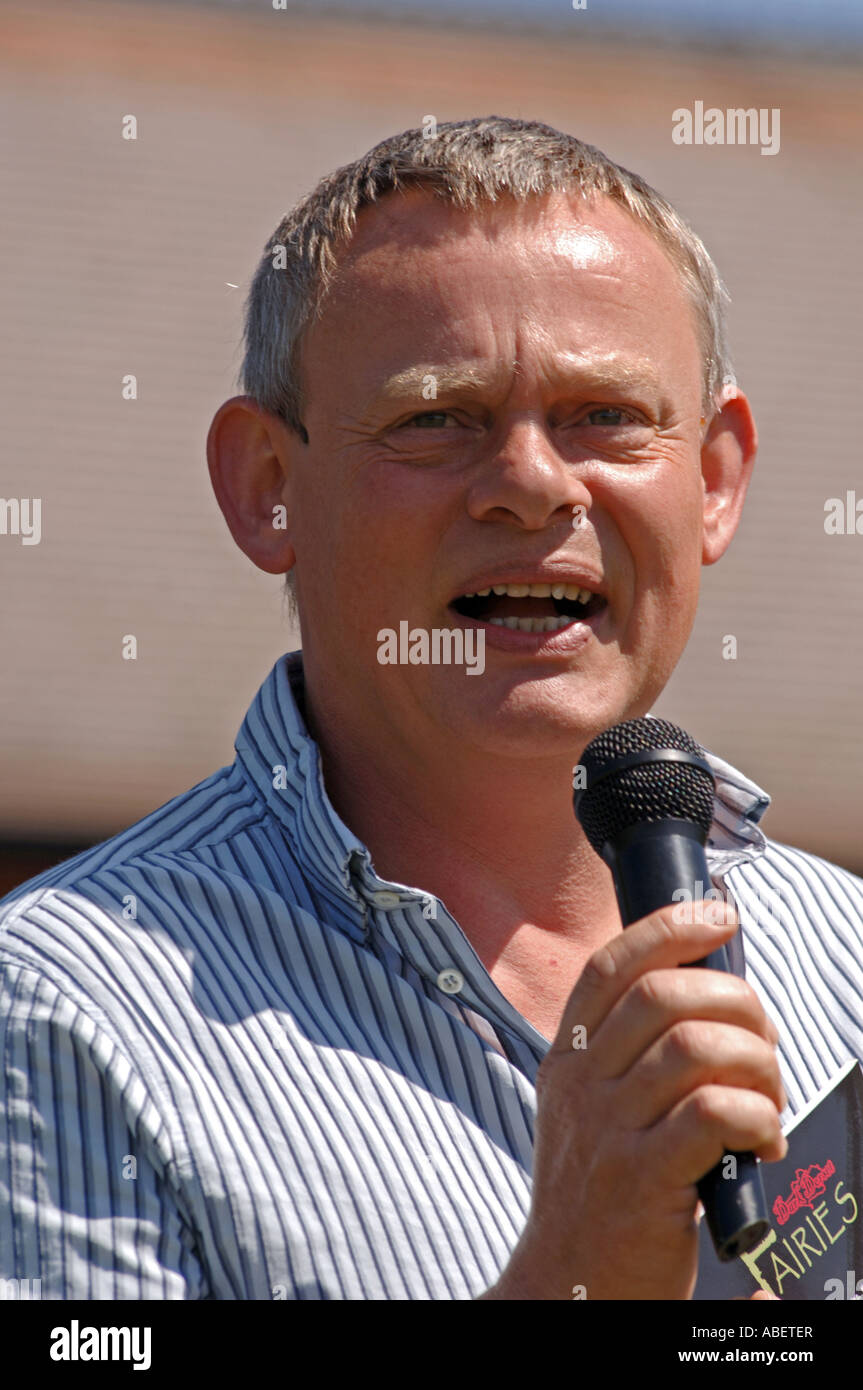 Martin clunes hi-res stock photography and images - Alamy