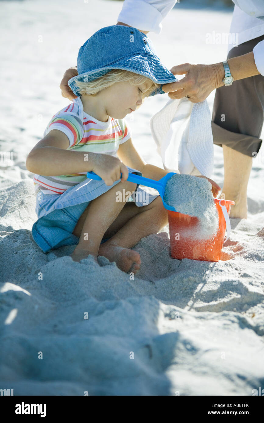 Girl playing in sand Stock Photo - Alamy