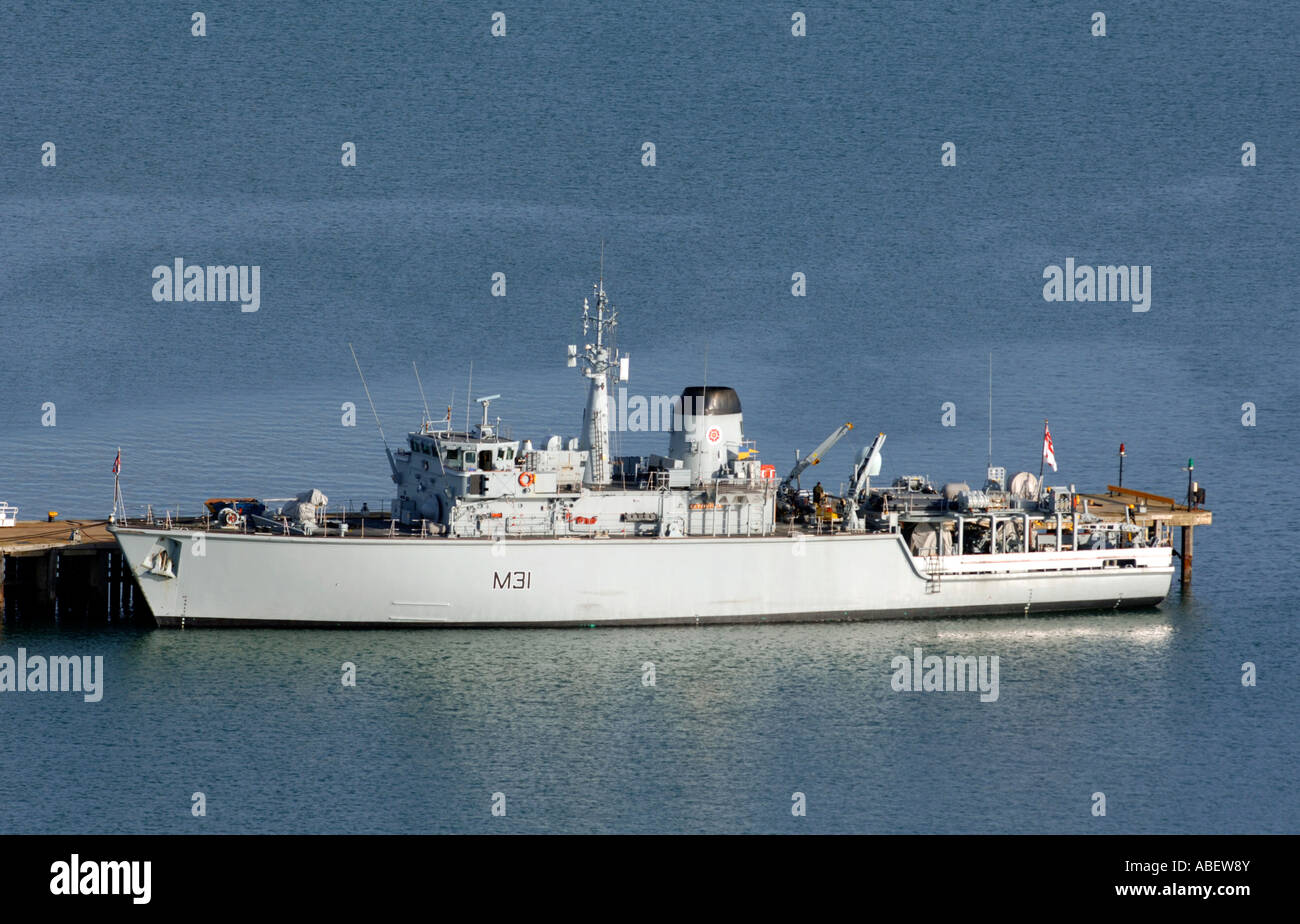Royal navy ship hi-res stock photography and images - Alamy