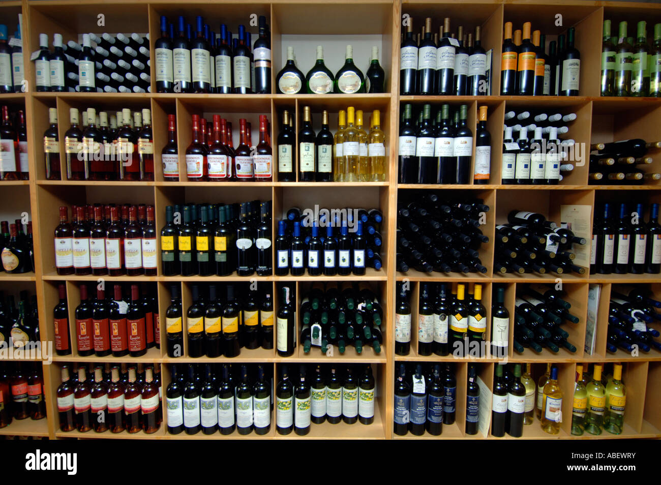 Shelf of wine hi-res stock photography and images - Alamy