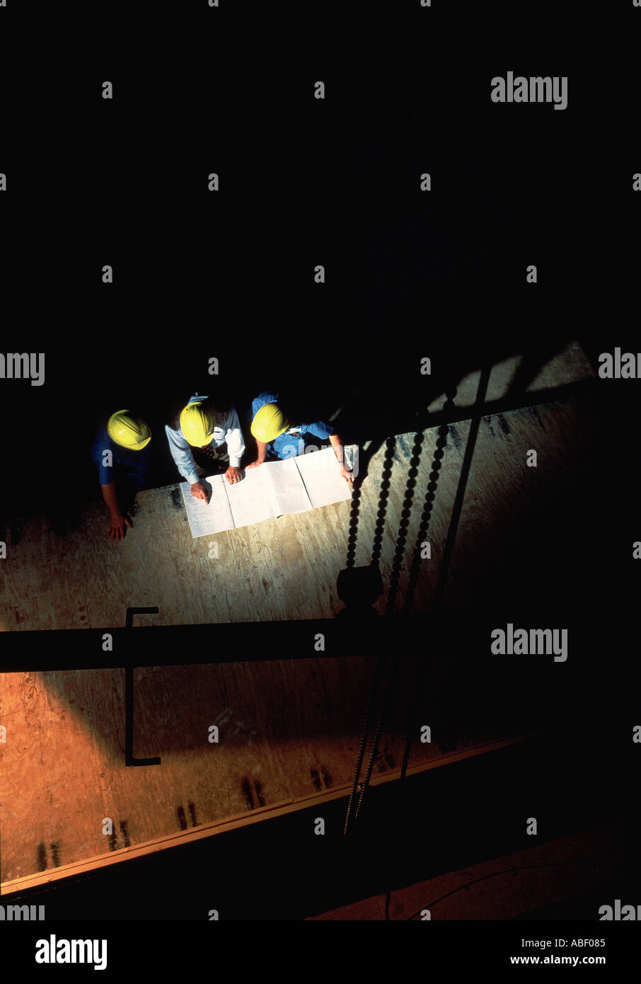 Men reading construction plans Stock Photo - Alamy