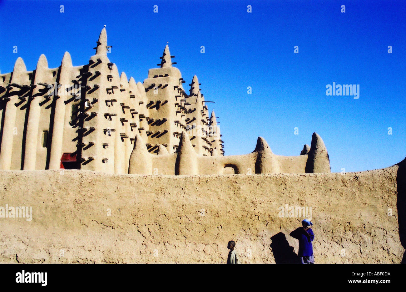 Biggest mud building in the world - Djenne mosque in Mali, West Africa ...
