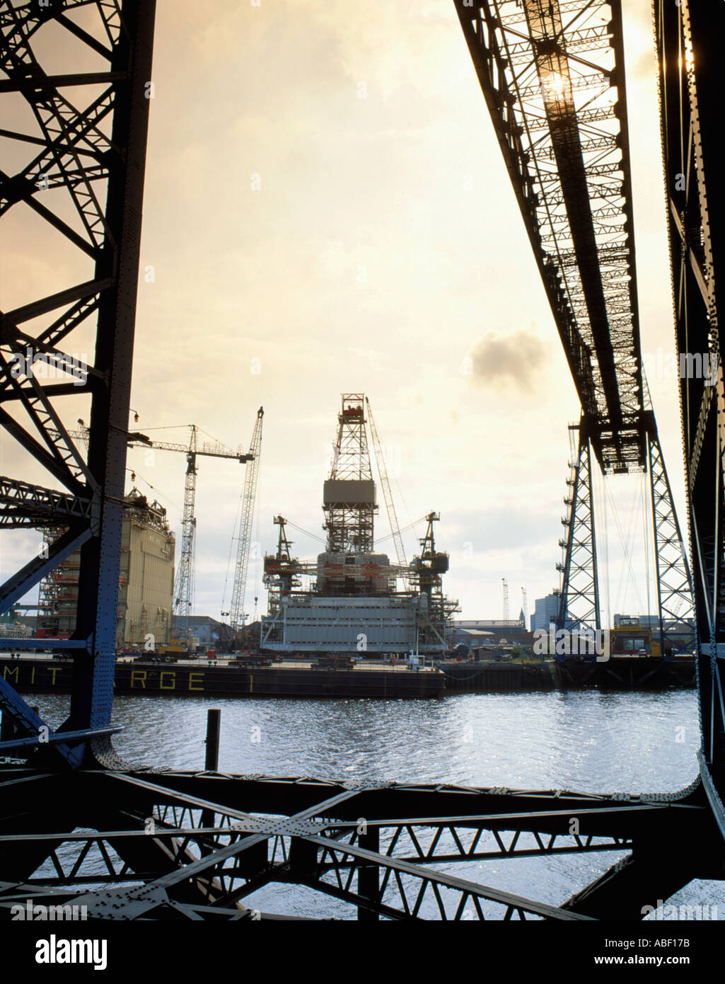 Oil rig construction and Transporter Bridge over the River Tees ...