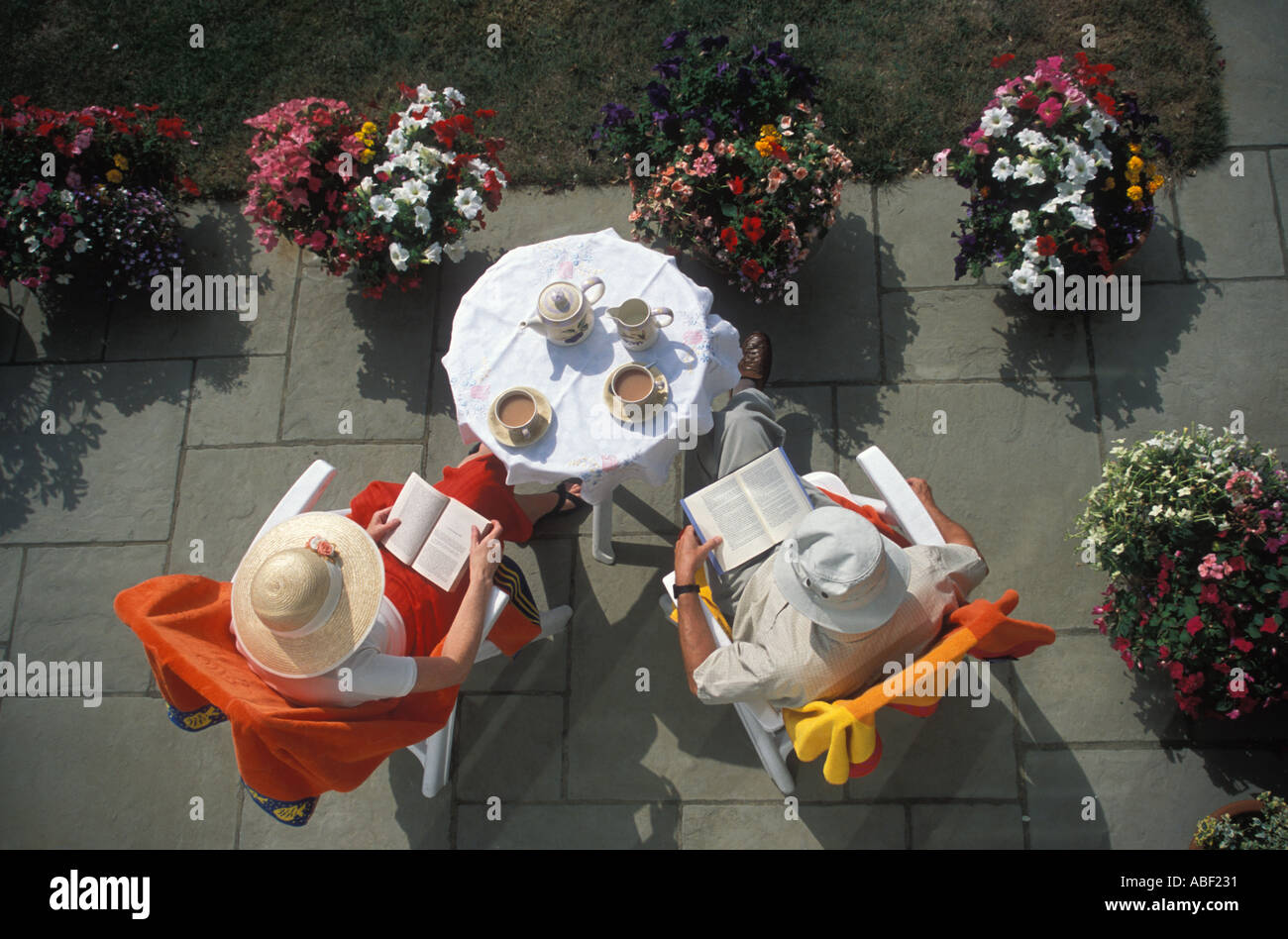 Afternoon tea garden hi-res stock photography and images - Alamy