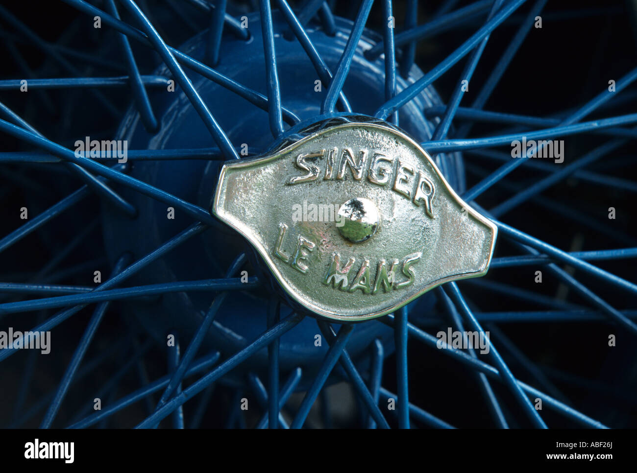 Singer car badge hi-res stock photography and images - Alamy
