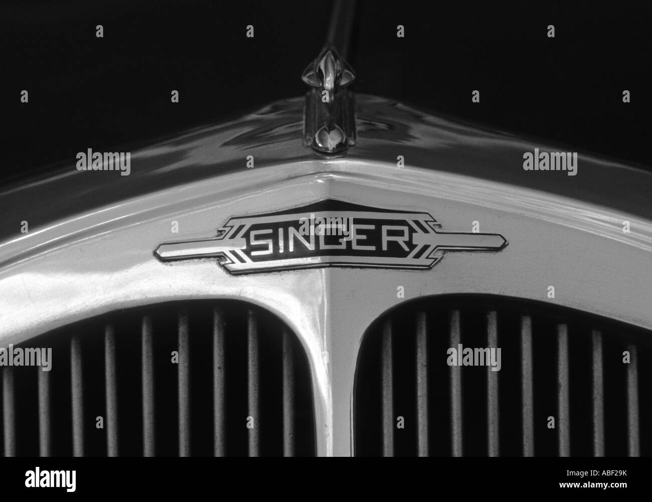 Singer car badge hi-res stock photography and images - Alamy