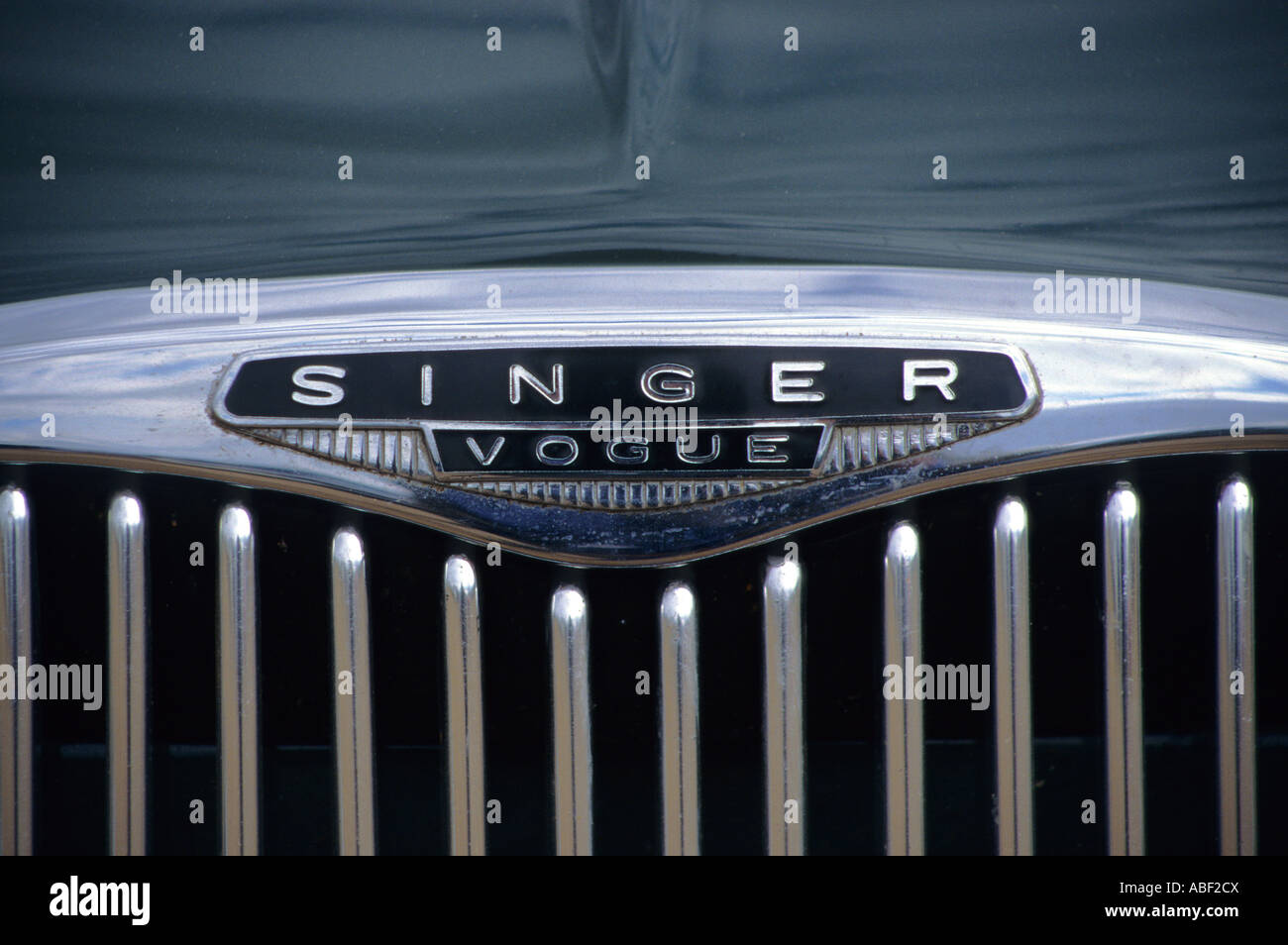 Singer car badge hi-res stock photography and images - Alamy