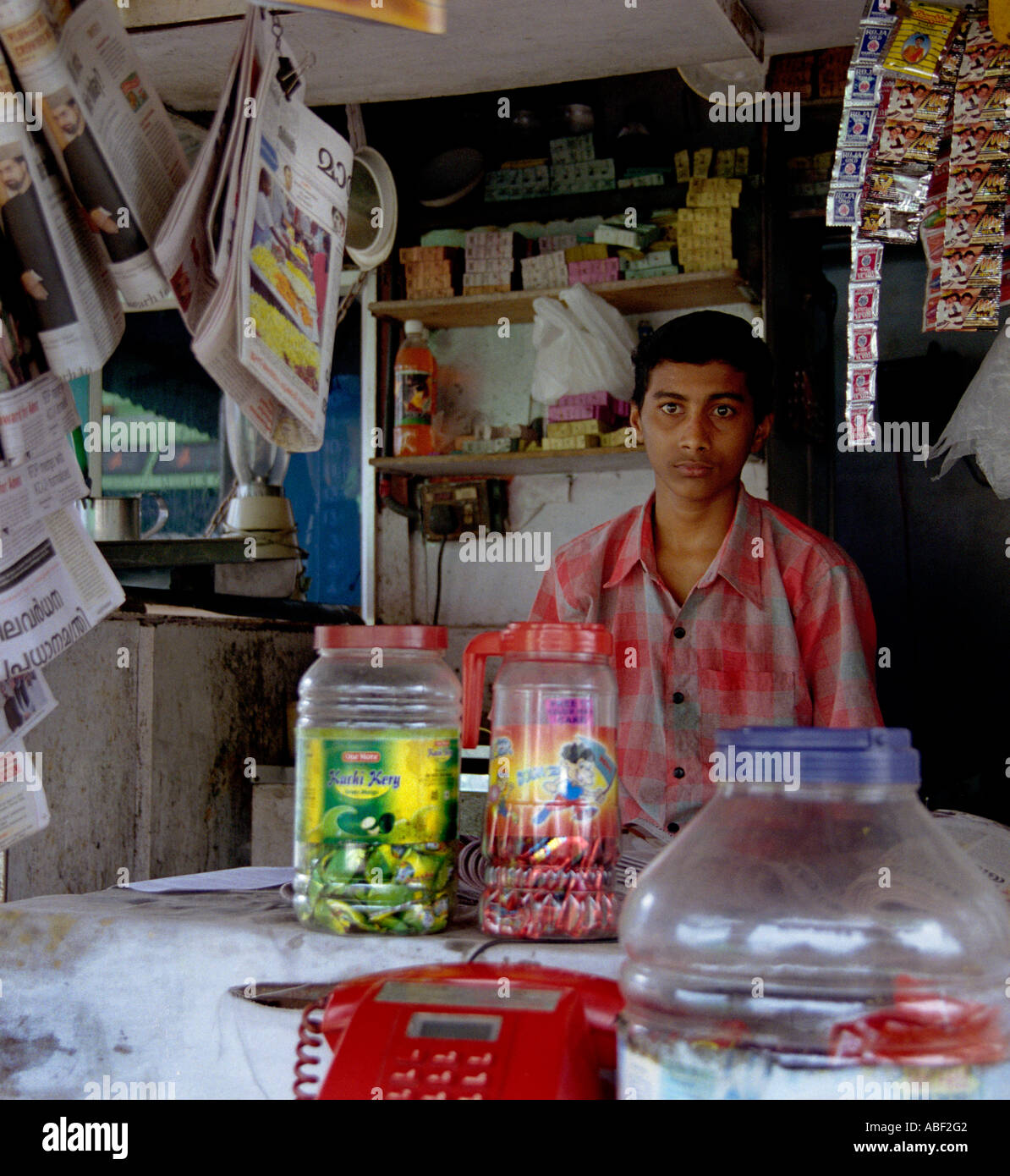 Shop newspaper sweets hi-res stock photography and images - Alamy