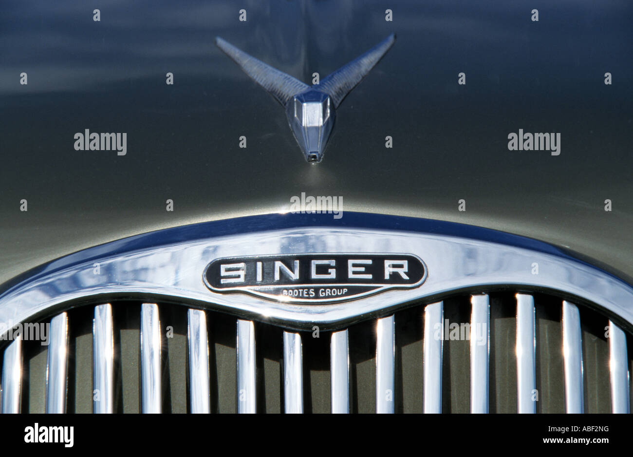 Singer car badge hi-res stock photography and images - Alamy