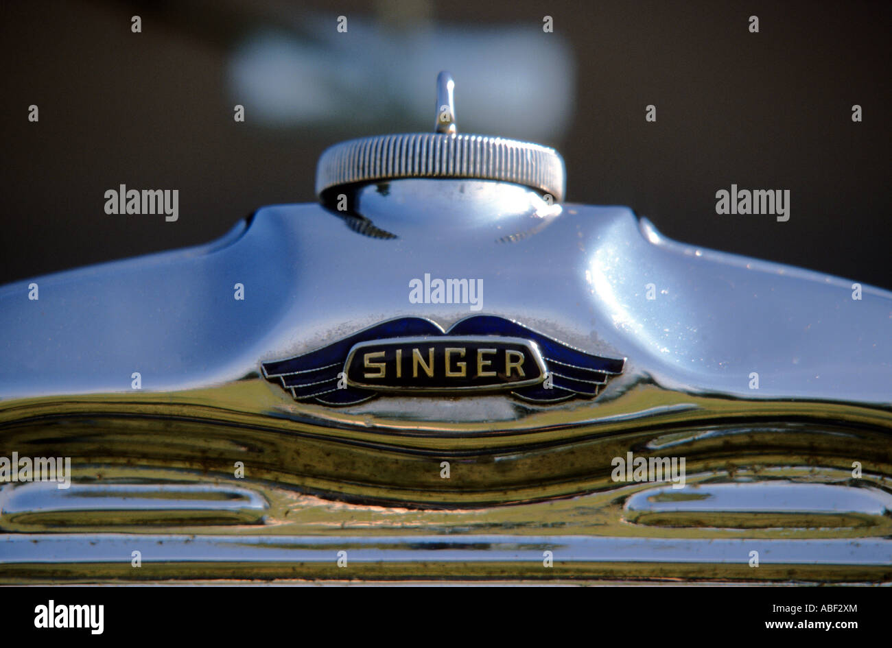 Singer car badge hi-res stock photography and images - Alamy