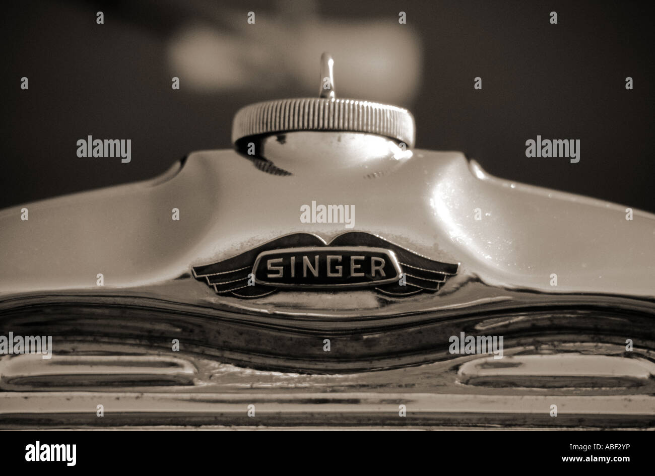 Singer car badge hi-res stock photography and images - Alamy