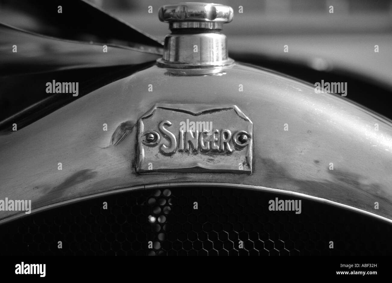 Singer car badge hi-res stock photography and images - Alamy