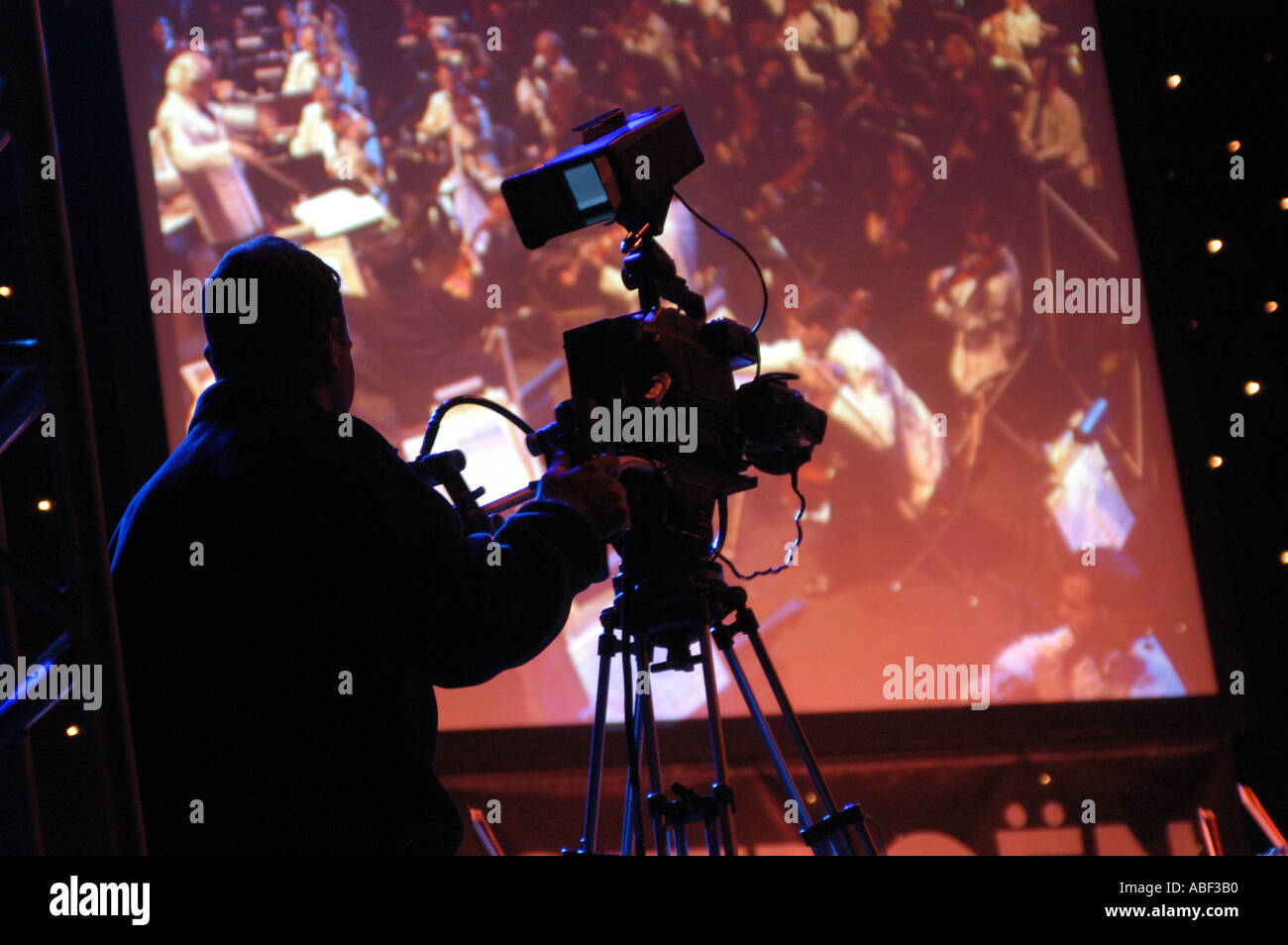 Tv cameraman camera man silhouette hi-res stock photography and images ...