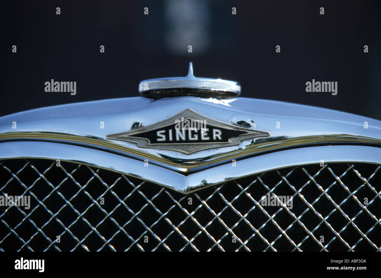 Singer car badge hi-res stock photography and images - Alamy