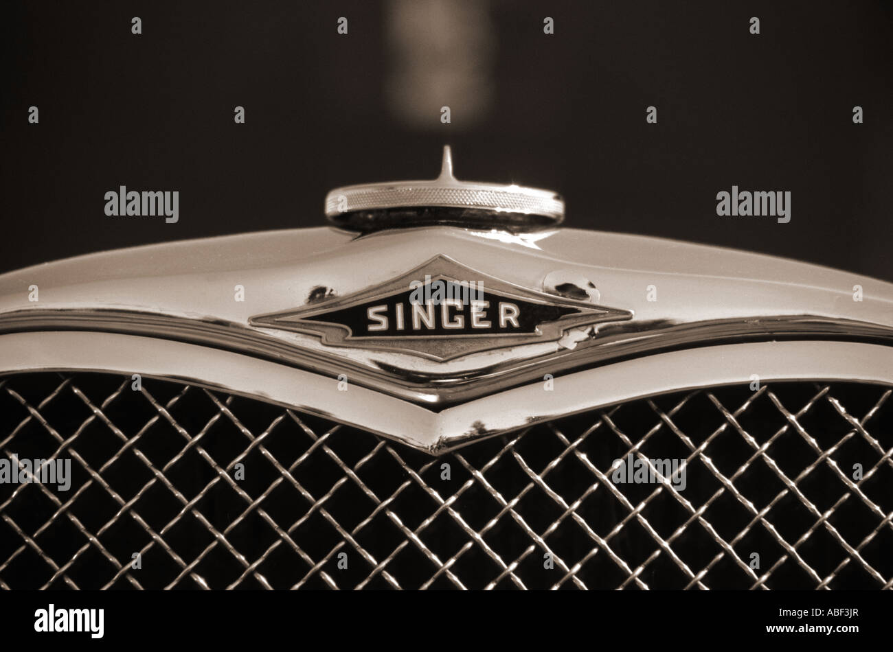 Singer car badge hi-res stock photography and images - Alamy