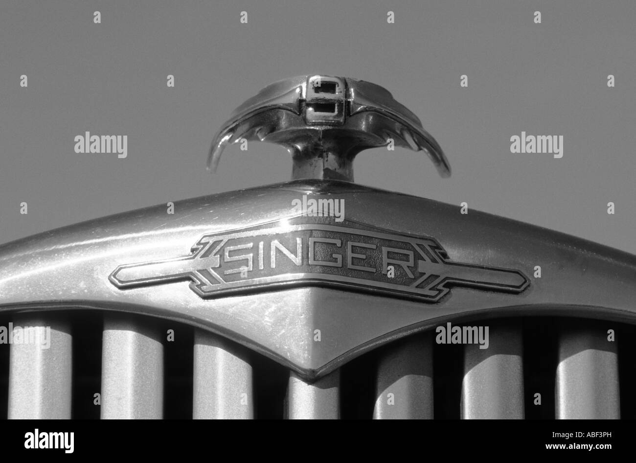 Singer car badge hi-res stock photography and images - Alamy