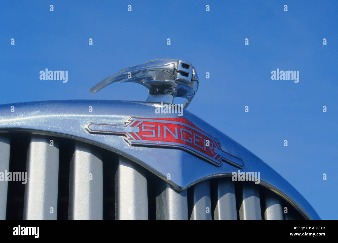 Singer car badge hi-res stock photography and images - Alamy