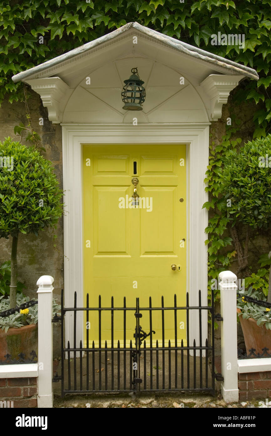 Hampshire georgian home uk hi-res stock photography and images - Alamy