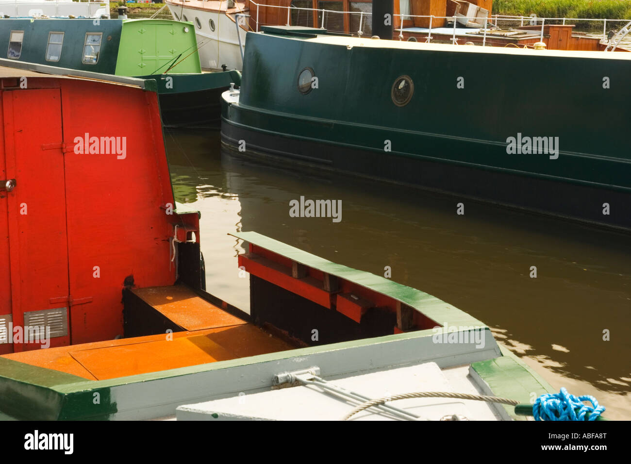 Working canal barge moored at Gunthorpe Bridge, Nottinghamshire ...