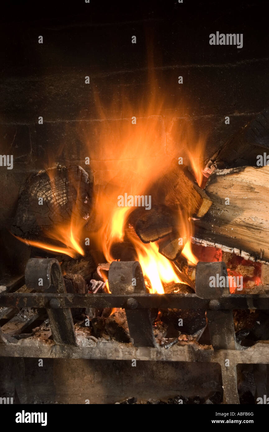 Pub fire hi-res stock photography and images - Alamy