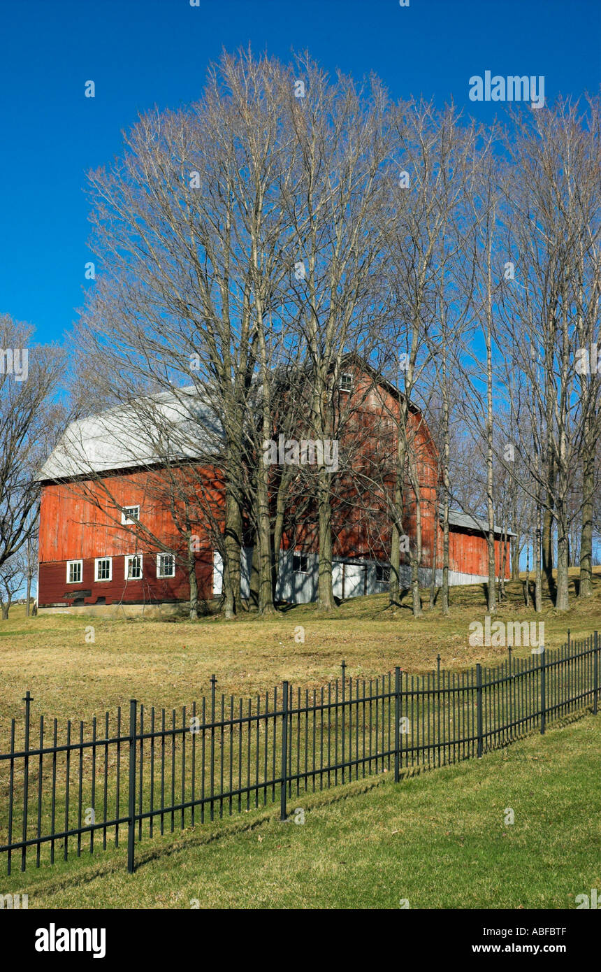 Well barn hi-res stock photography and images - Alamy