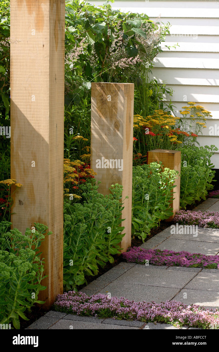 23 PAVED GREEN TERRACE. DESIGNER: ALLISTAIR BAYFORD Stock Photo - Alamy