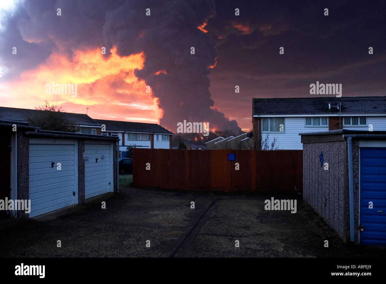 Explosion and fire, Buncefield oil depot, Hemel Hempstead ...