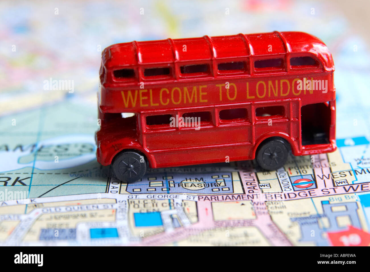 Map of london on uk map hi-res stock photography and images - Alamy
