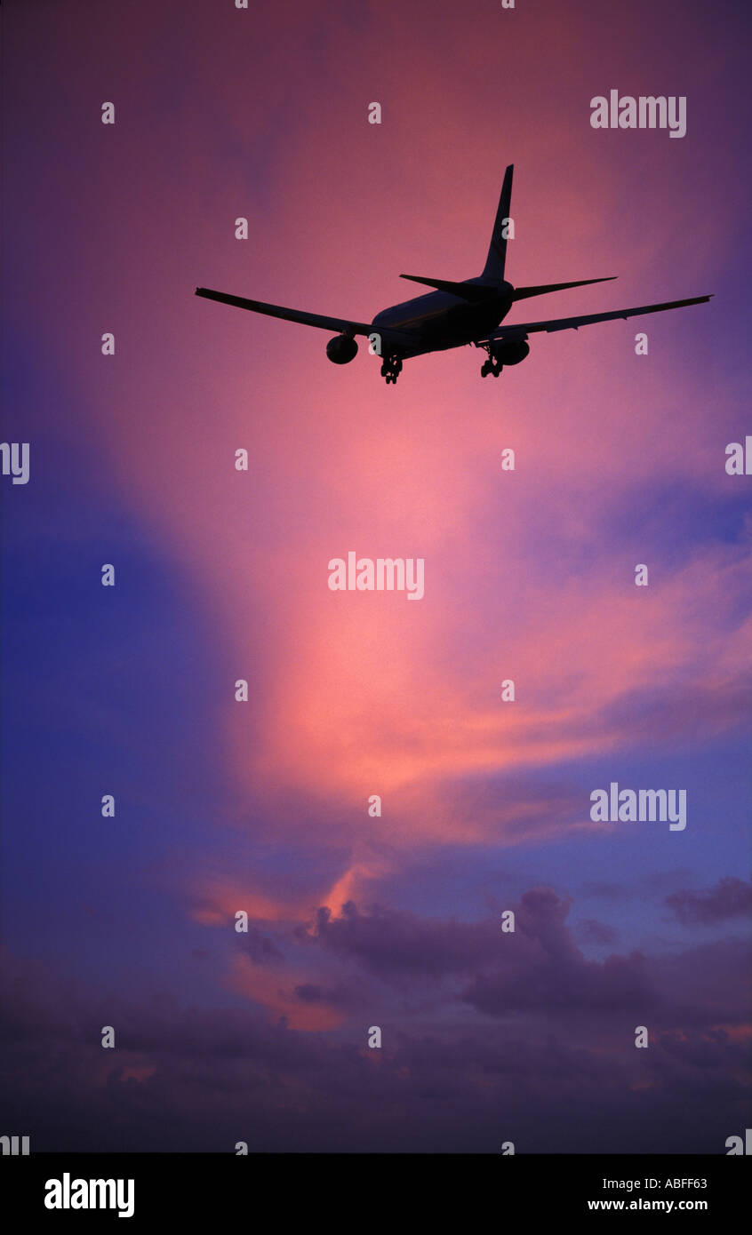 Aircraft landing at Heathrow UK Stock Photo - Alamy