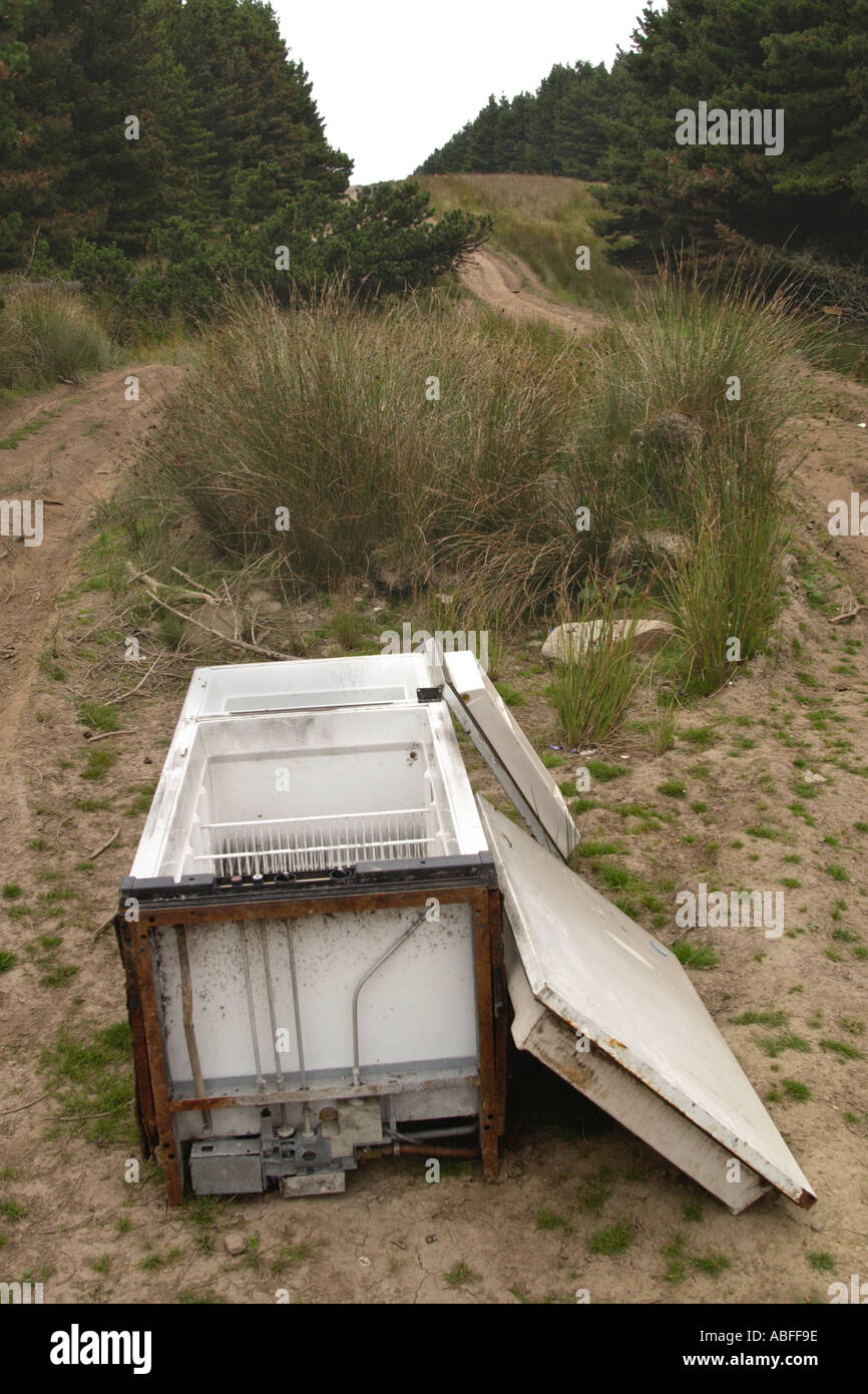 Dumped refrigerator hi-res stock photography and images - Alamy