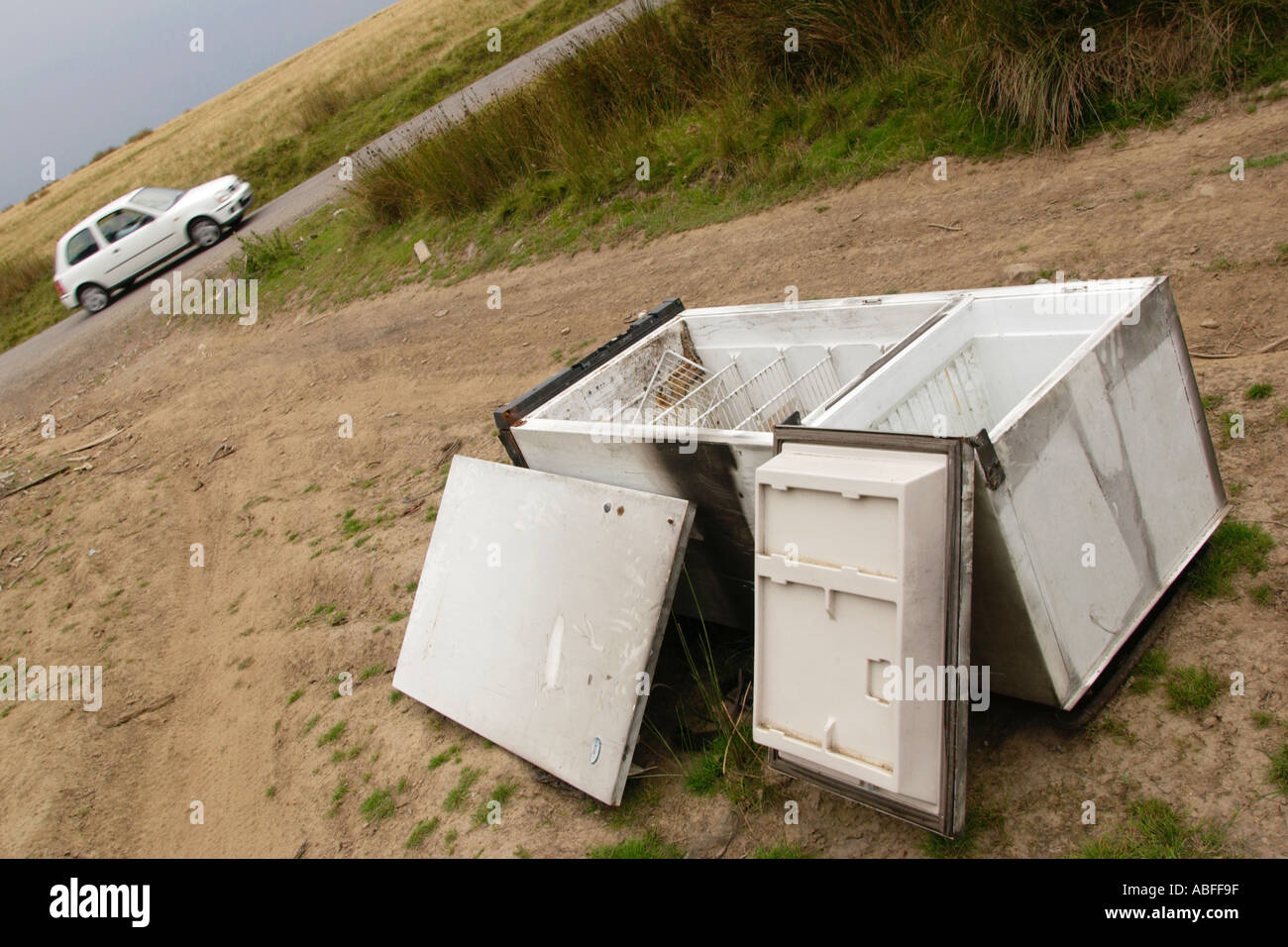 Dumped refrigerator hi-res stock photography and images - Alamy