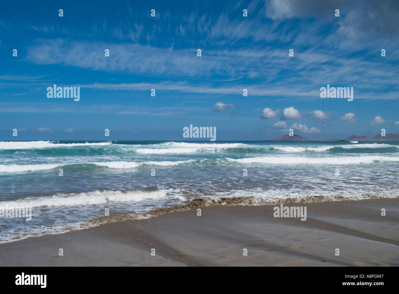 Wave surf sea beach foam breaking hi-res stock photography and images ...