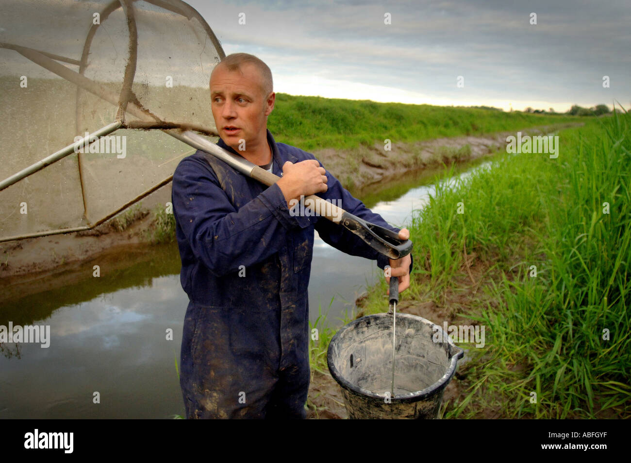 Phil Heyward fishing for Elvers on the River Parrett Burrow Bridge ...