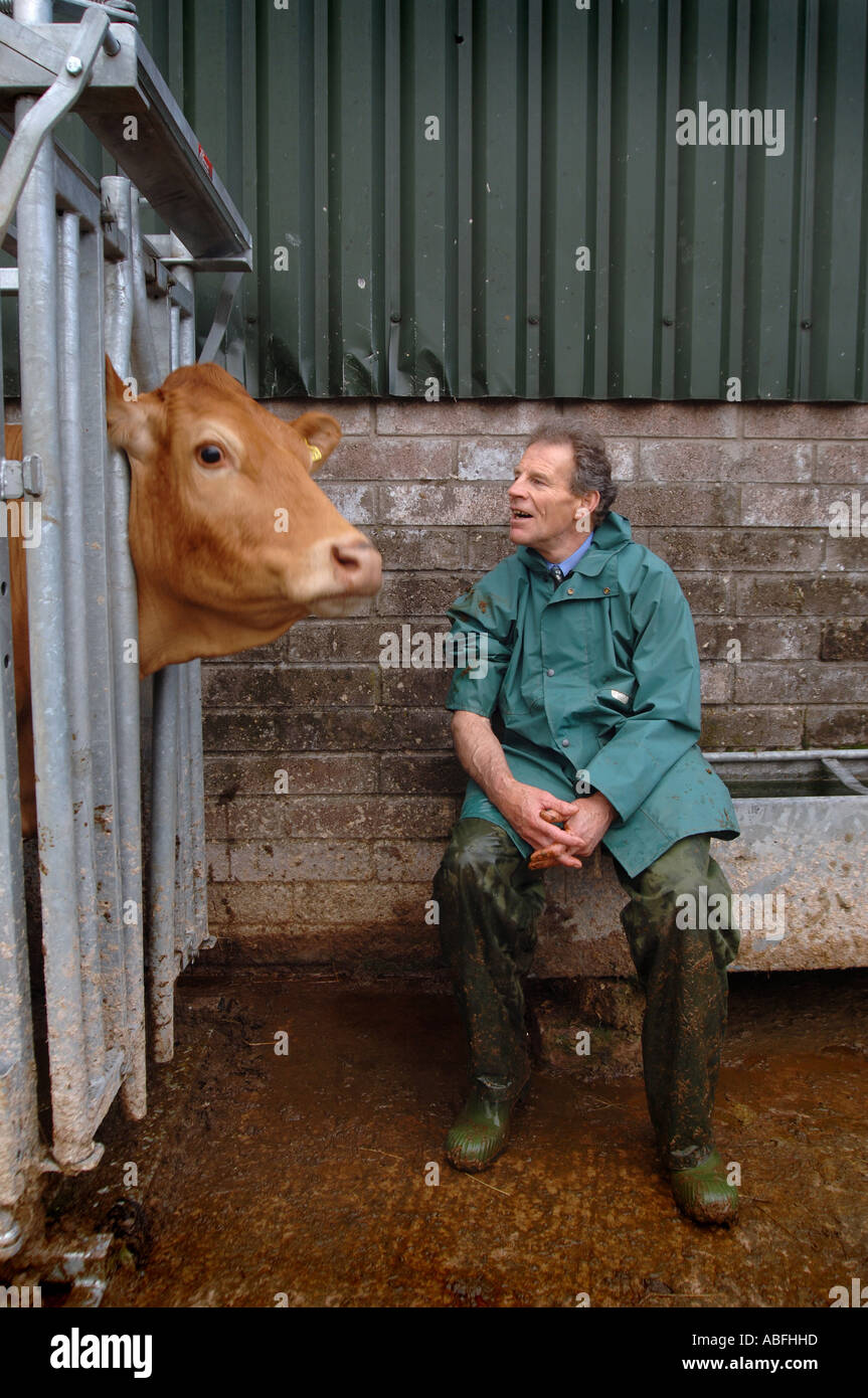Picture By Jim Wileman 26 05 2006 Vet Bob Stevenson pictured working on ...