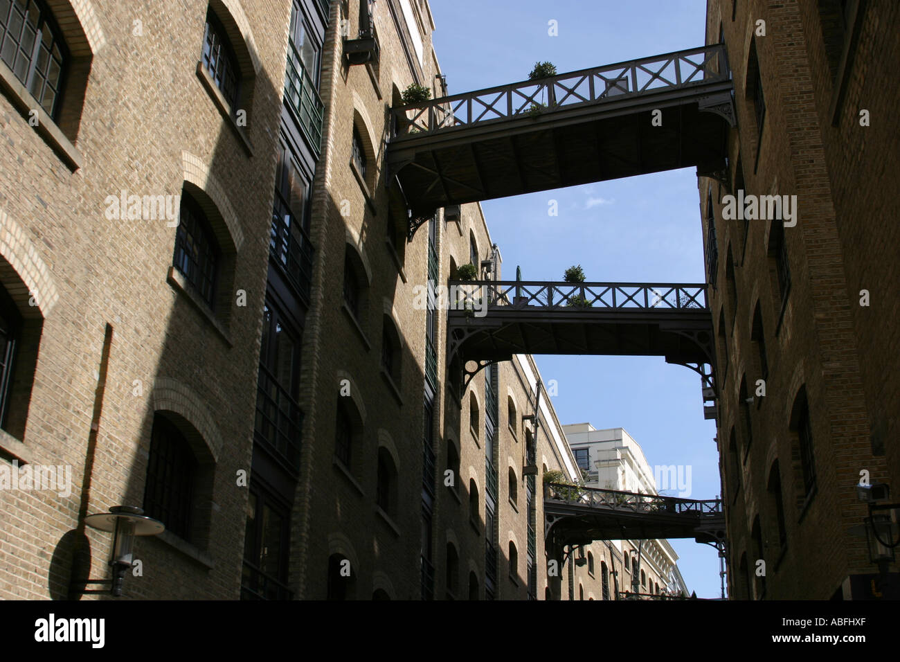 Shad thames walkways hi-res stock photography and images - Alamy