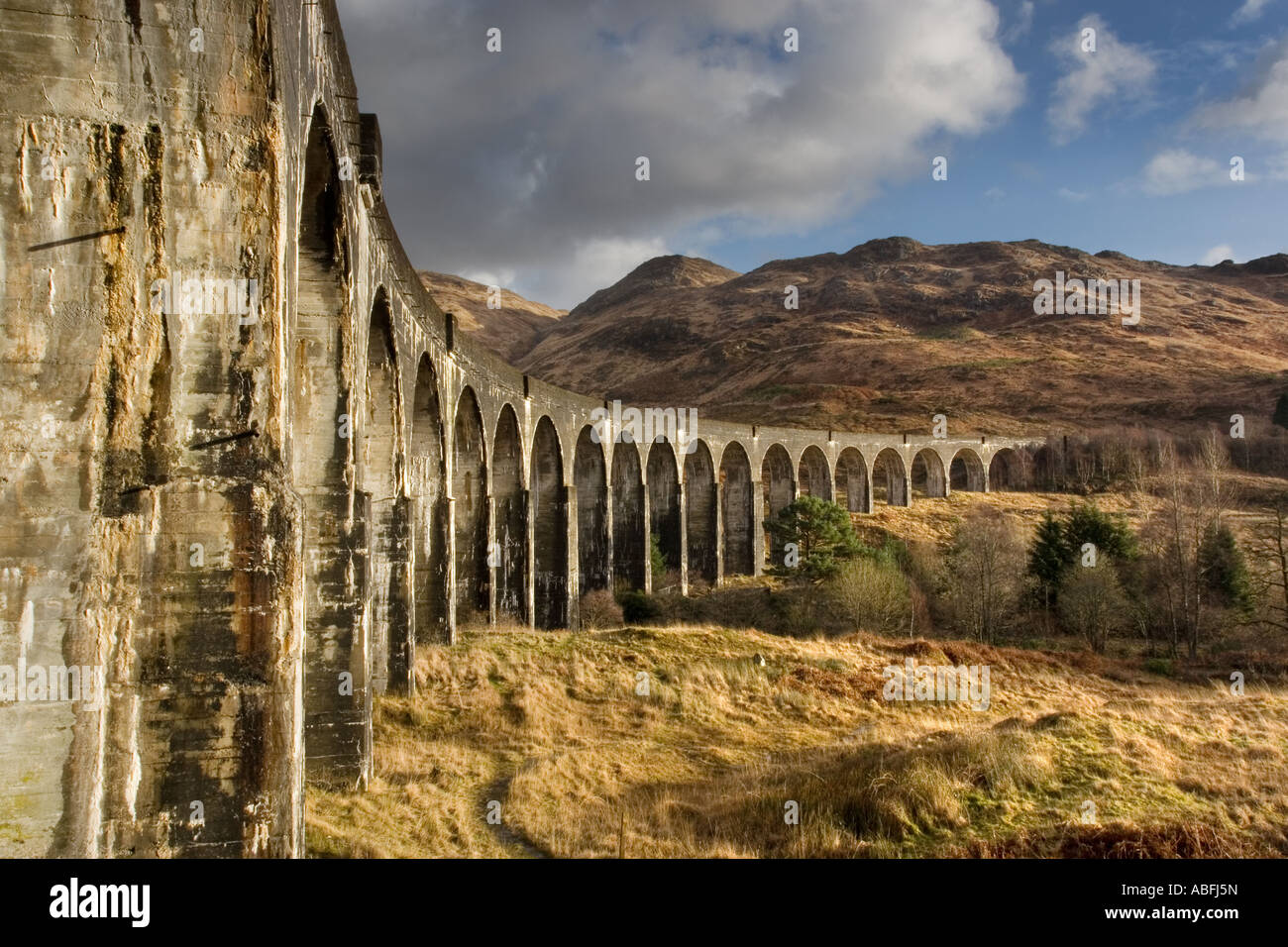 Arch railway viaduct hi-res stock photography and images - Alamy