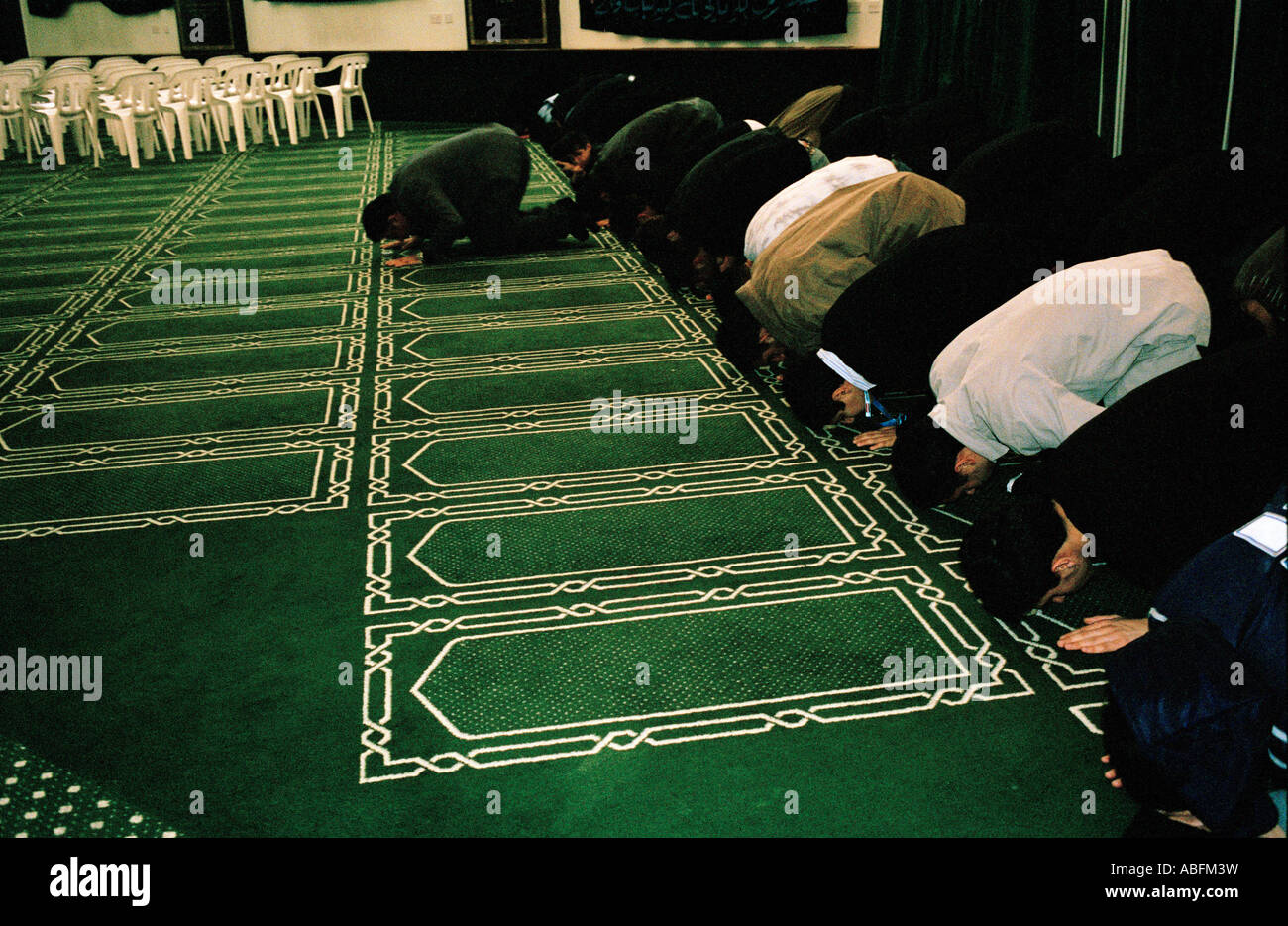 Muslims praying in london hi-res stock photography and images - Alamy