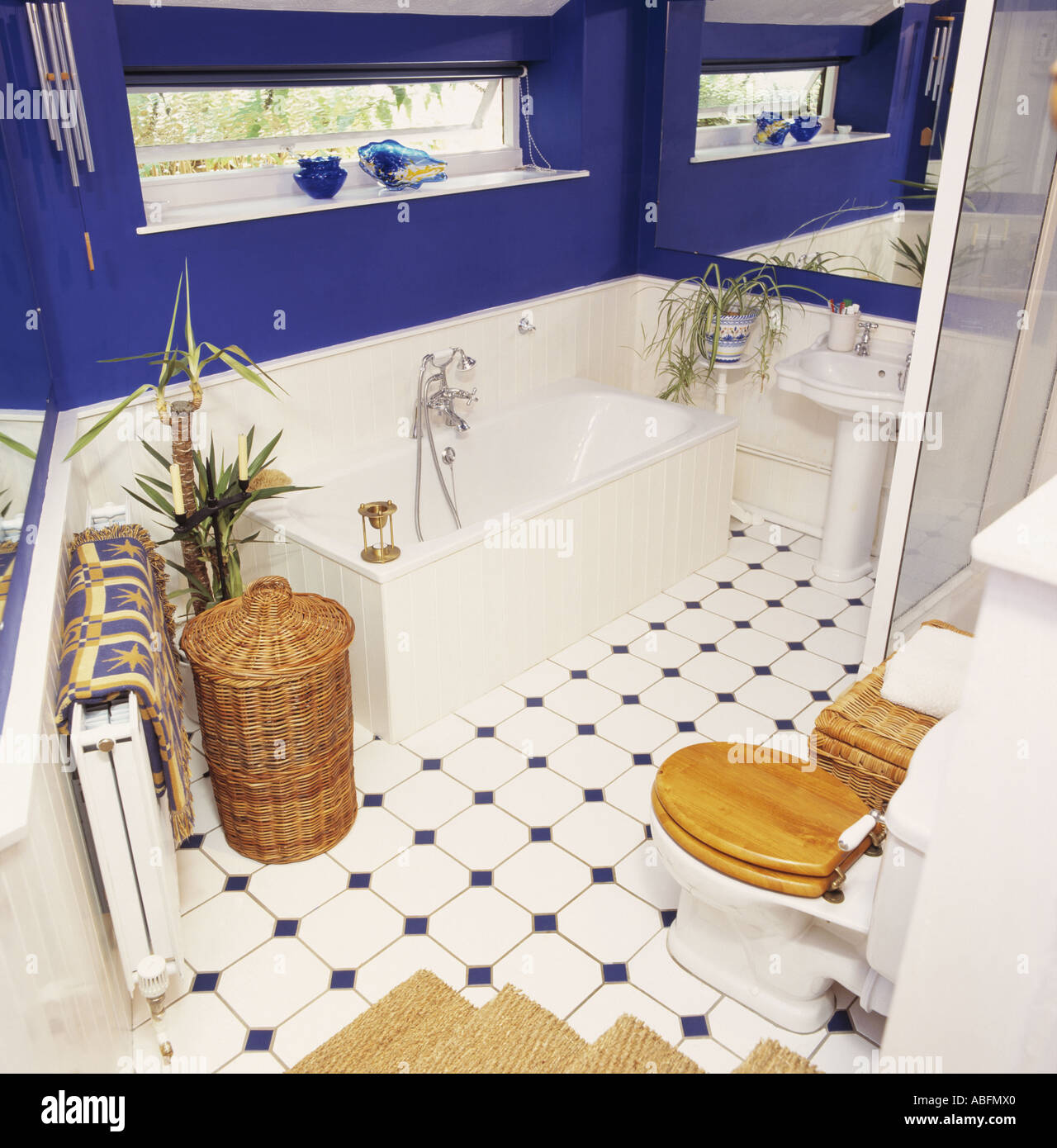 Blue and White Bathroom Stock Photo - Alamy