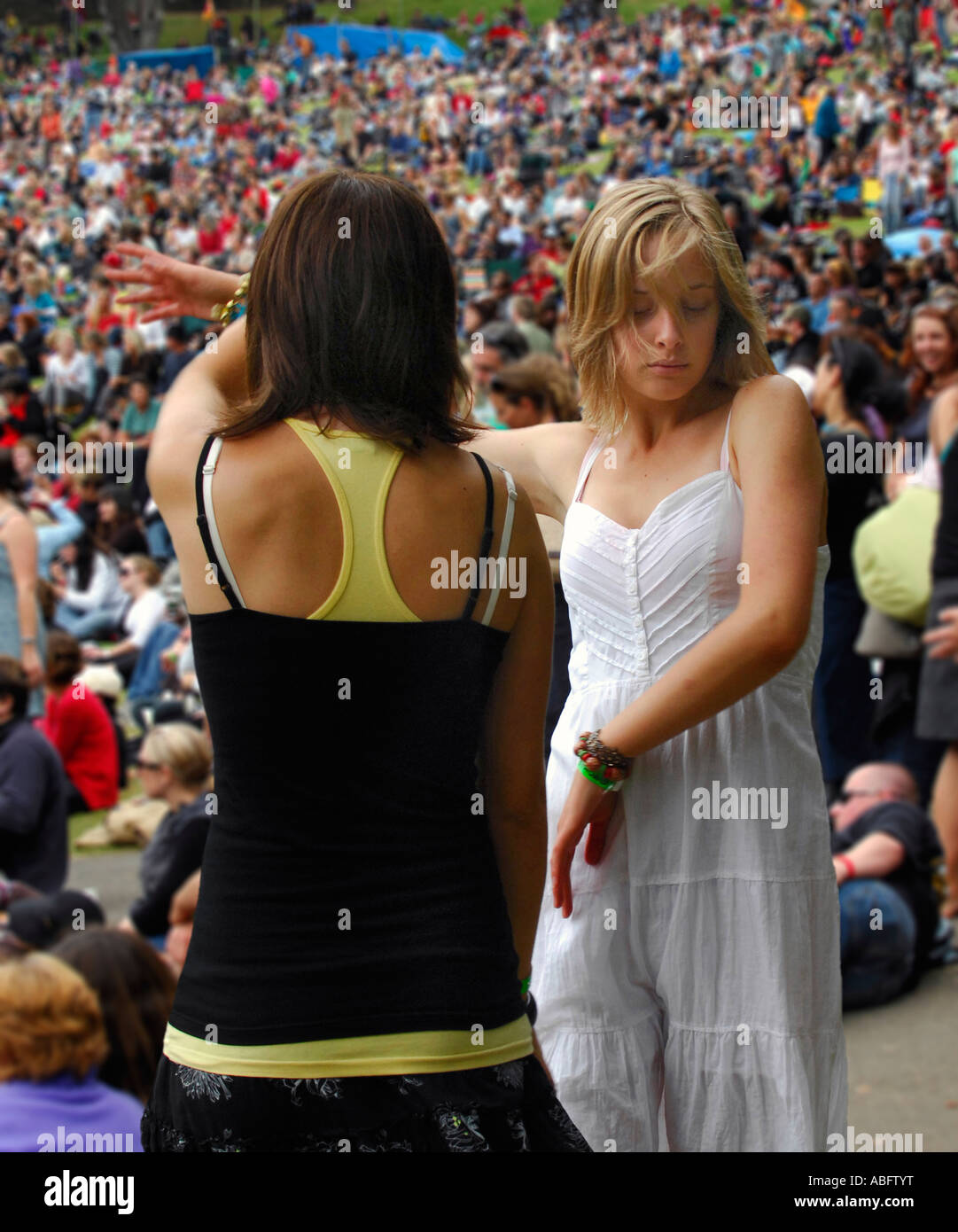 Girls watching concert hi-res stock photography and images - Alamy