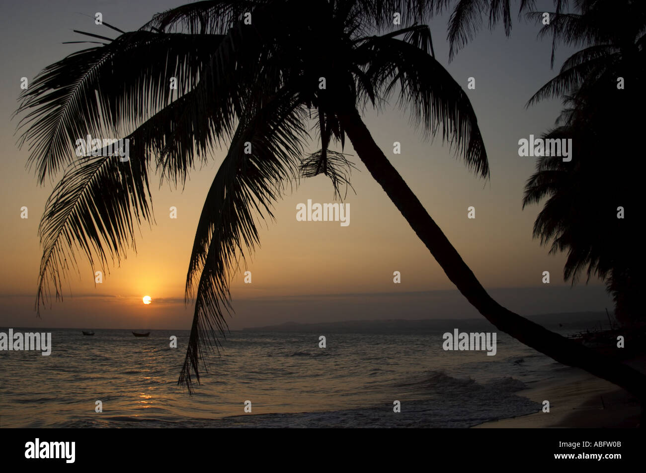 ocean sunset mui ne vietnam Stock Photo - Alamy